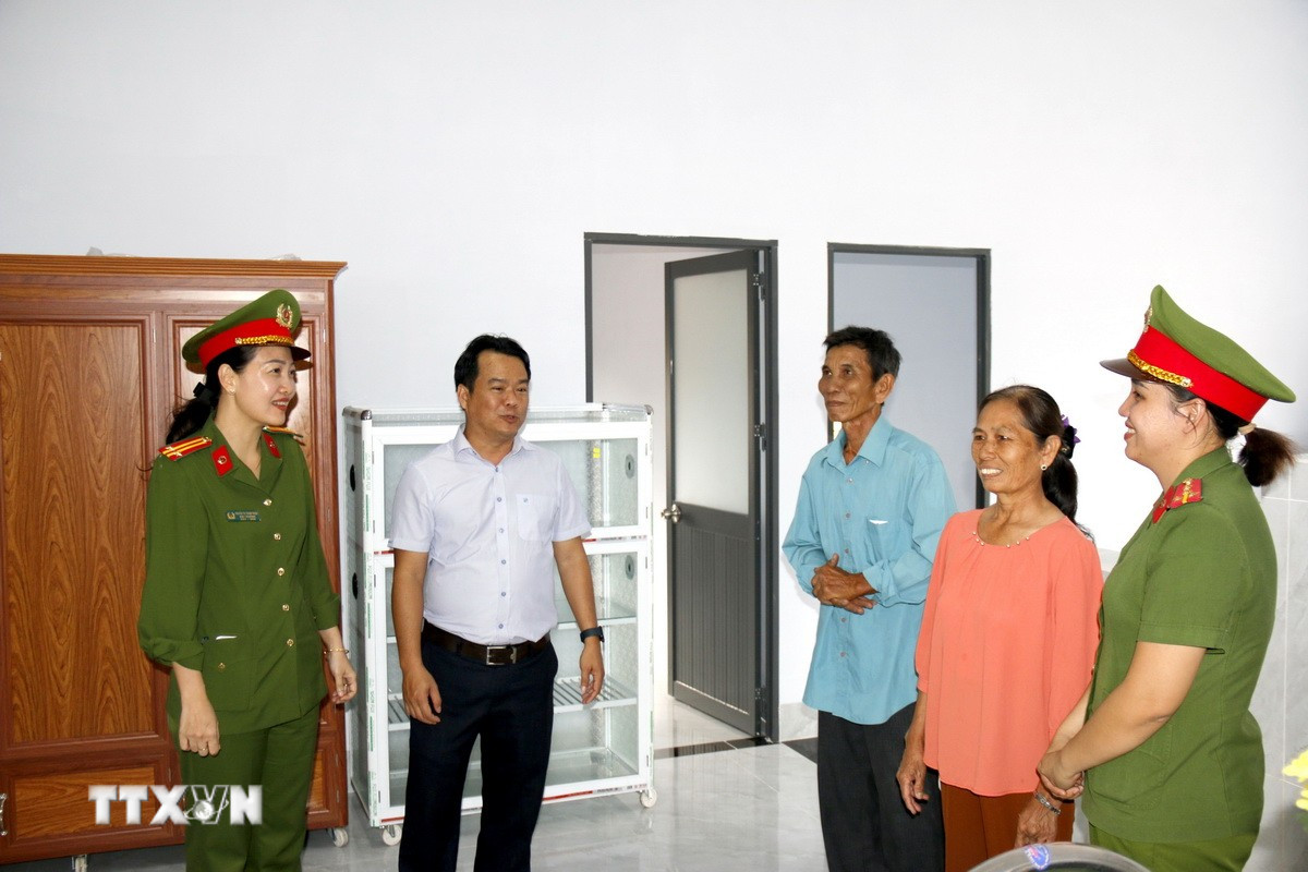 Công an Lâm Đồng hoàn thành chiến dịch xây nhà hỗ trợ dân trước thời ...