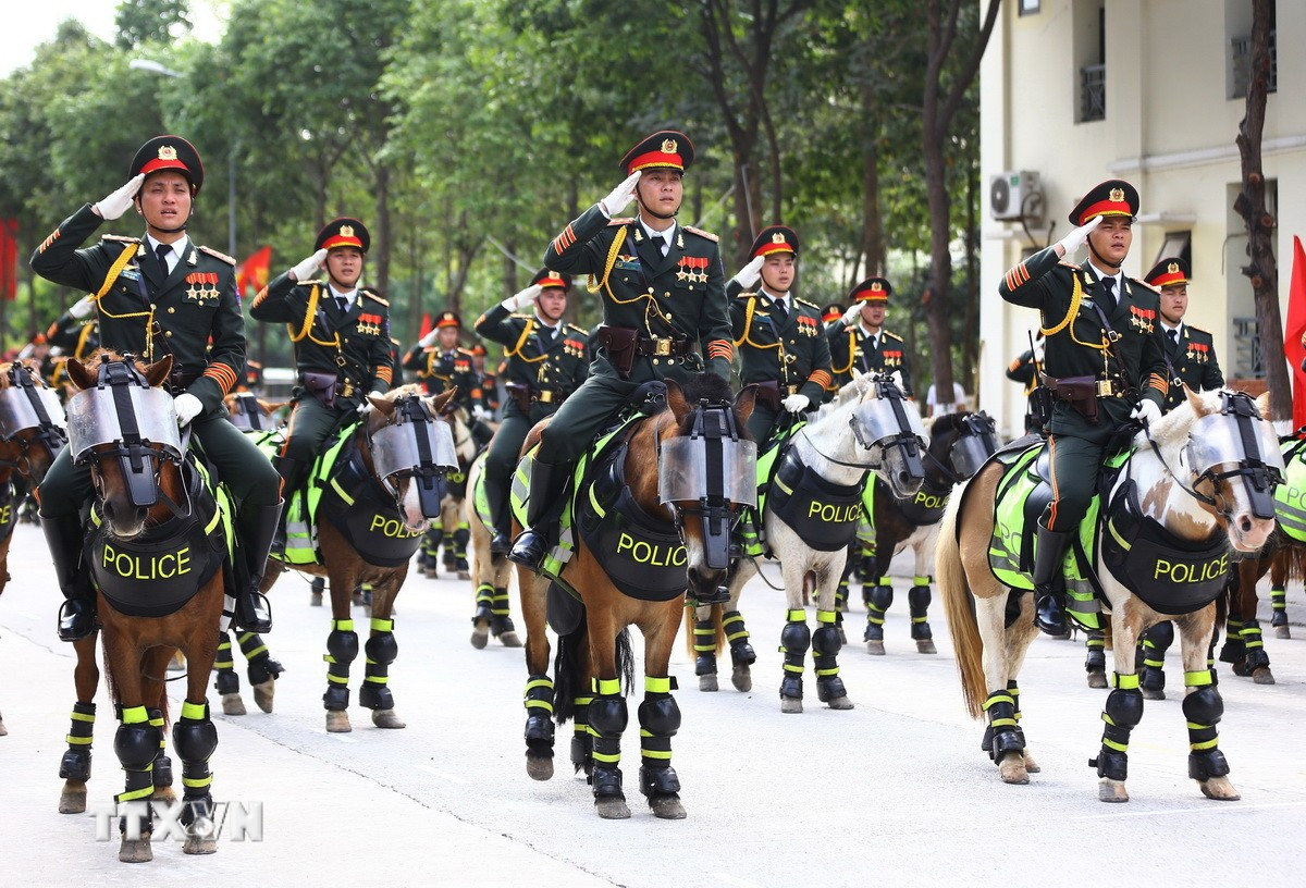 Kỵ binh công an diễu binh 30/4 | Vietnam+ (VietnamPlus)