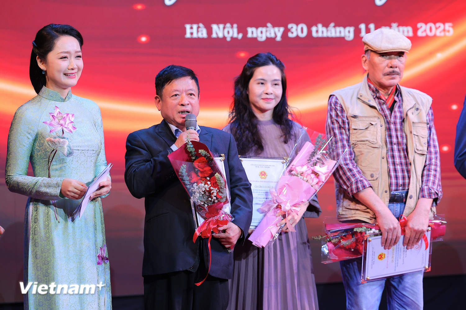 Vinh danh 50 tác phẩm văn học nghệ thuật tiêu biểu sau ngày đất nước thống nhất - Báo An Giang ...