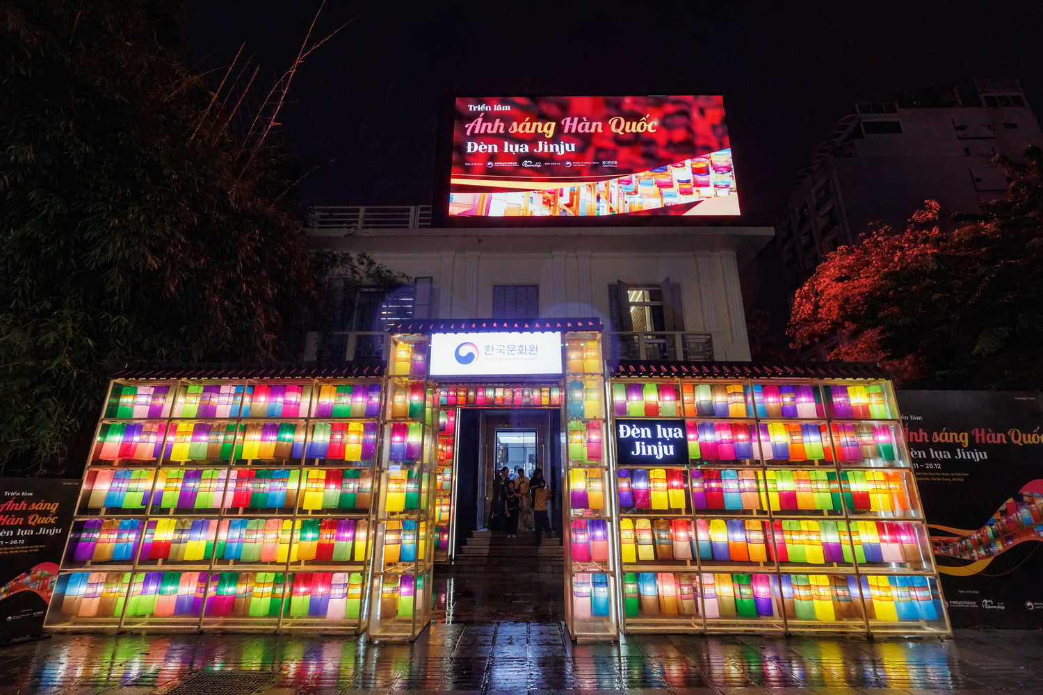 Triển lãm Ánh sáng Hàn Quốc: Đèn lụa Jinju tại Hà Nội hấp dẫn ...
