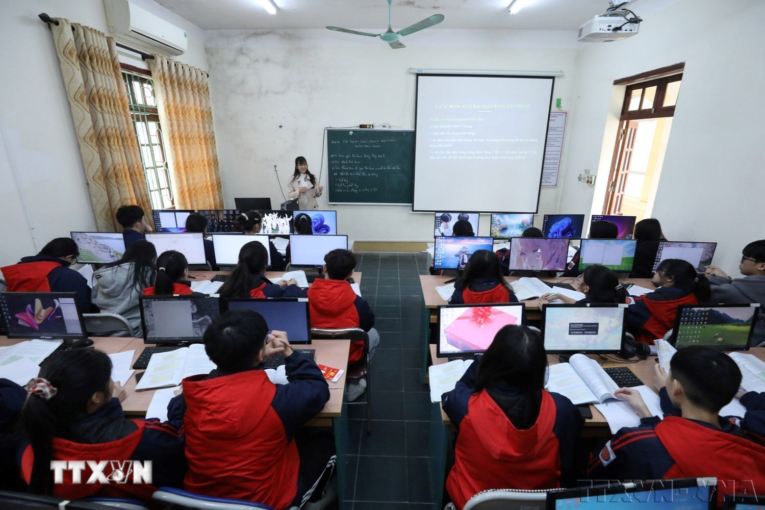 Nghị quyết số 57-NQ/TW: Giáo dục thông minh trên nền tảng số | Vietnam+ ...