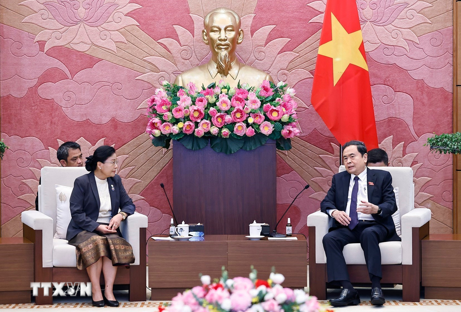 The Speaker of the National Assembly receives the Chief Justice of the ...