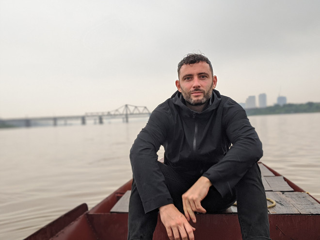 Chàng trai người Anh hát rap về cuộc sống và tình yêu với Hà Nội ...