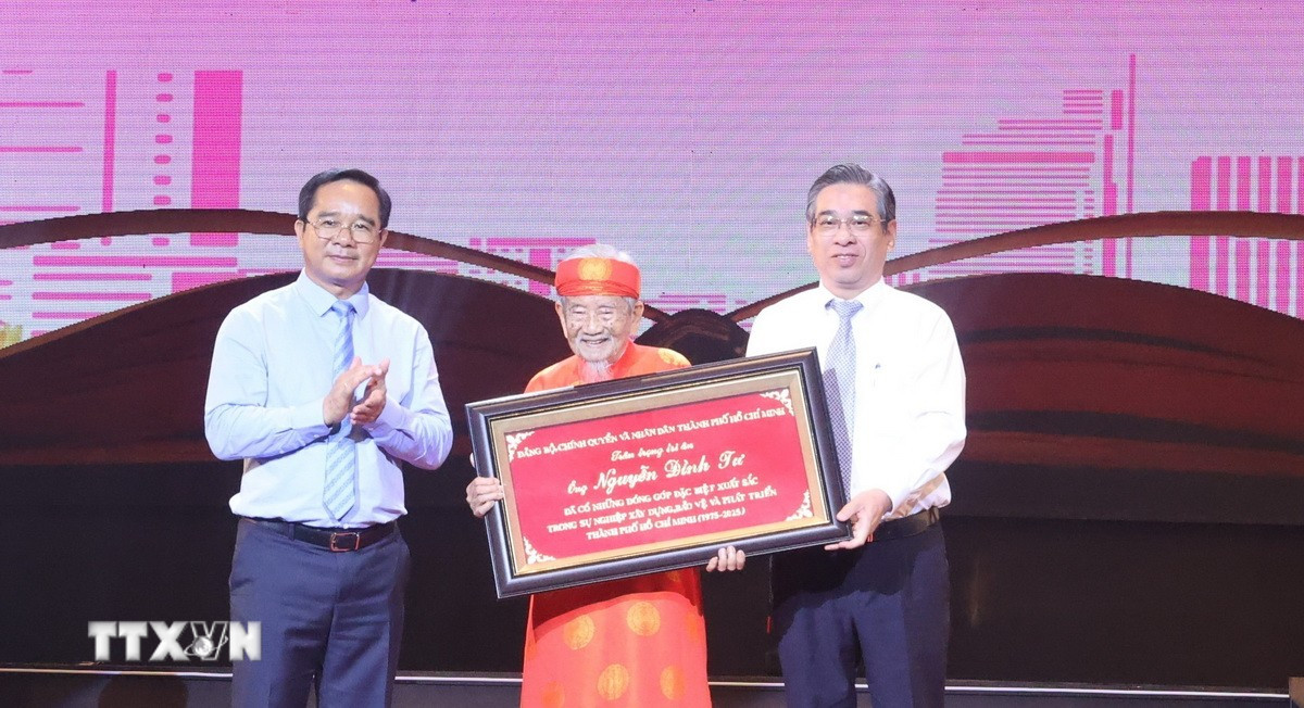 TP Hồ Chí Minh: Tôn vinh 60 cá nhân tiêu biểu trong xây dựng và phát triển | Vietnam+ (VietnamPlus)