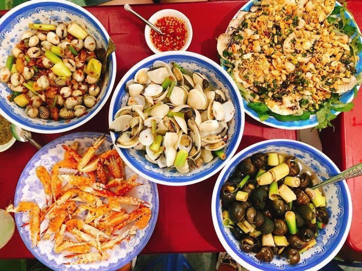 Hô Chi Minh-Ville : La rue Vinh Khanh, surnommée la rue des escargots ...