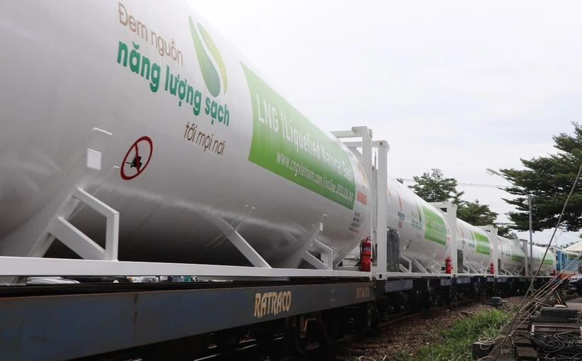Khởi hành chuyến tàu chở LNG đầu tiên từ Nam ra Bắc bằng đường sắt ...