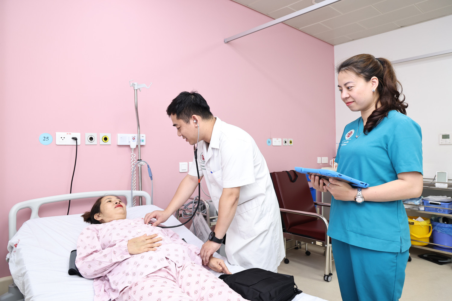 Thành công ca ghép tim nhân tạo bán phần tại Việt Nam | Vietnam+ ...