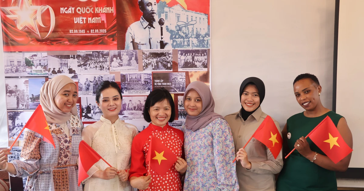 Lễ kỷ niệm 80 năm Quốc khánh của các chiến sỹ mũ nồi xanh giữa Trung ...