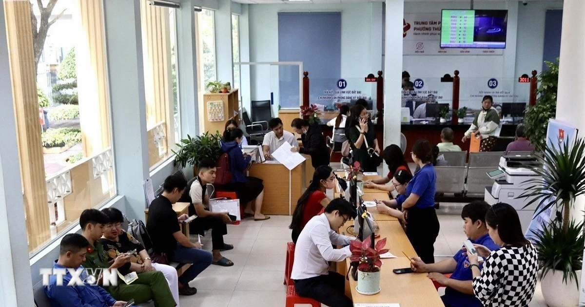 Hướng dẫn phục vụ hành chính ở phường mới TP.HCM | Vietnam+ (VietnamPlus)