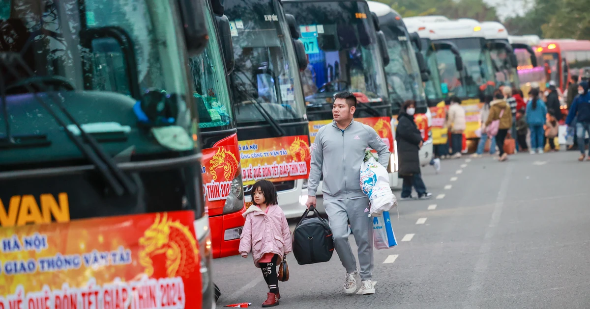 Chuyến xe "0" đồng đưa hàng nghìn lao động từ Hà Nội về quê ăn Tết Giáp ...