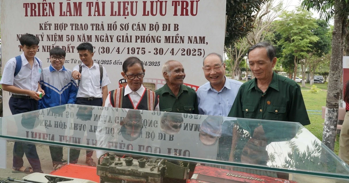 Triển lãm 300 tài liệu tại Gia Lai