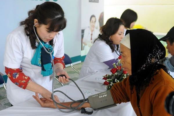 Khám bệnh miễn phí cho người dân tỉnh Điện Biên | Vietnam+ (VietnamPlus)