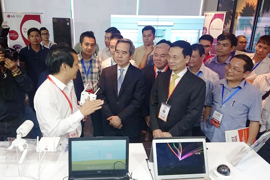 MobiFone đem nhiều giải pháp công nghệ tới Smart IoT Việt Nam 2018 ...