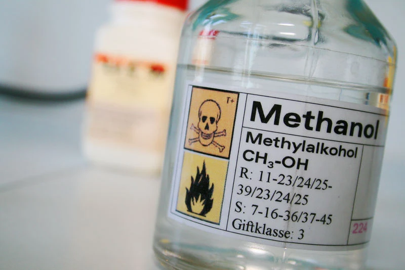 Cà Mau: Nghi ngộ độc methanol, 1 người tử vong, 2 nguy kịch