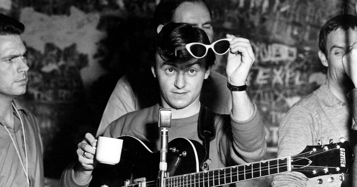 Danh ca gắn liền với ca khúc bất hủ "You'll Never Walk Alone" qua đời ...