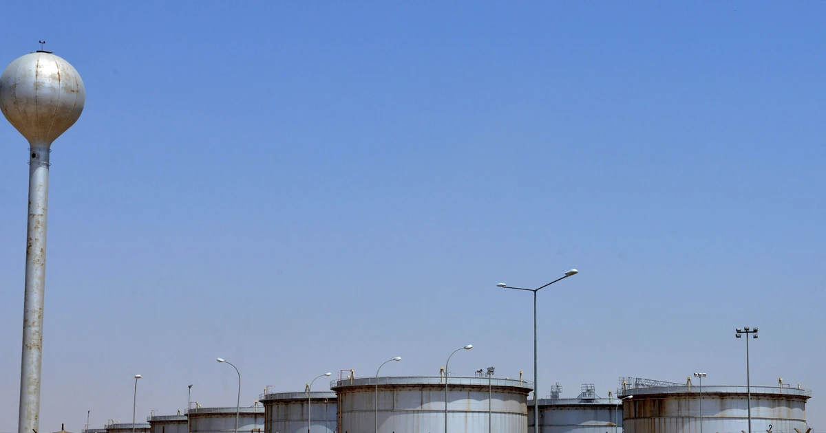 Saudi Arabia hạ giá bán dầu thô Arab Light xuống mức thấp nhất 27 tháng ...
