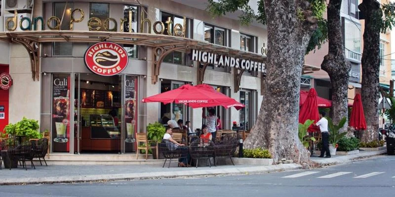 Highlands Coffee ứng xử không khéo hay khách hàng quá khắt khe ...