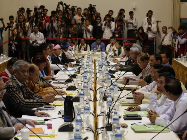 Tổng thống Myanmar cam kết sẽ duy trì tiến trình hòa bình | Vietnam+ ...