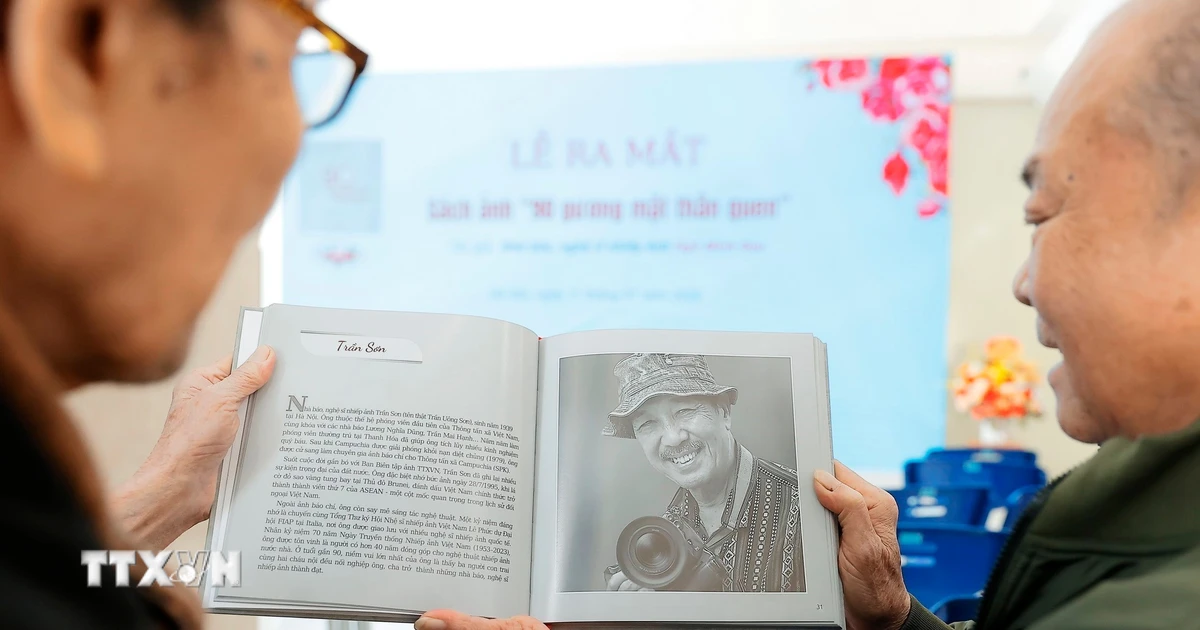 Lễ ra mắt cuốn sách ảnh “90 Gương mặt thân quen” | Vietnam+ (VietnamPlus)