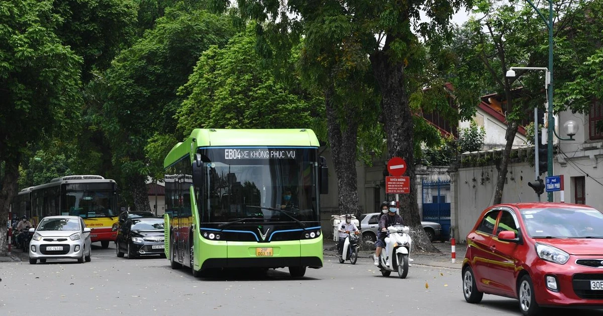 Xe buýt điện VinBus chạy thử nghiệm một số tuyến nội đô Hà Nội ...