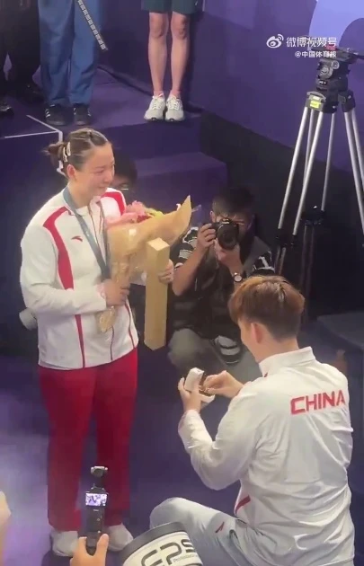 Màn cầu hôn của 2 VĐV cầu lông Trung Quốc gây sốt tại Olympic Paris ...