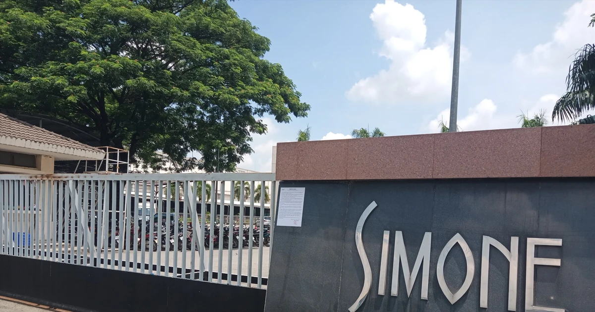 Công nhân Công ty TNHH túi xách Simone Việt Nam trở lại làm việc ...