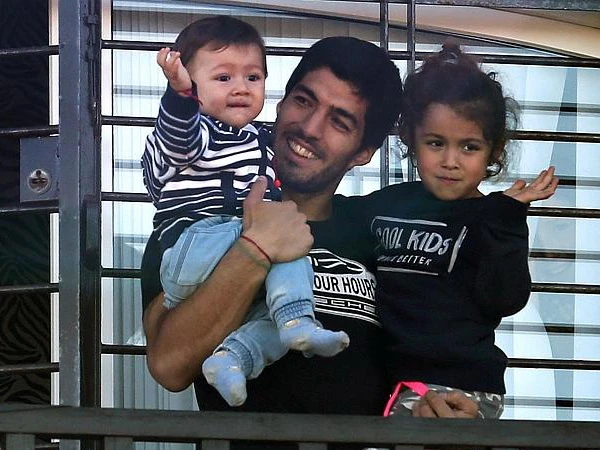 Luis Suarez lần đầu xuất hiện sau án phạt tranh cãi của FIFA | Vietnam+ ...