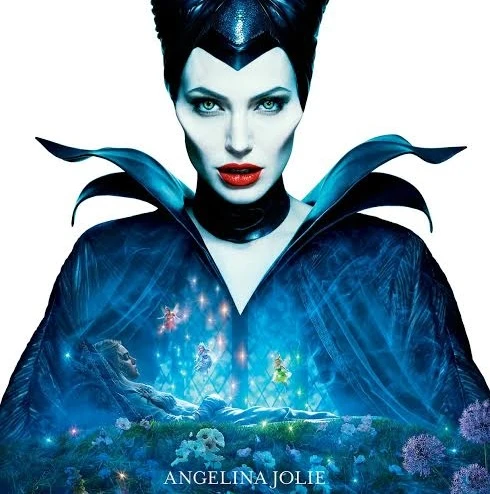 Angelina Jolie làm tiên hắc ám, con gái thủ vai Aurora
