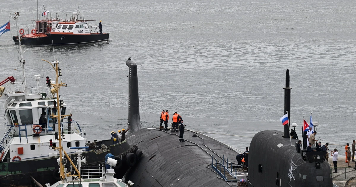 Người dân Cuba háo hức xếp hàng tham quan tàu chiến Nga | Vietnam+ (VietnamPlus)