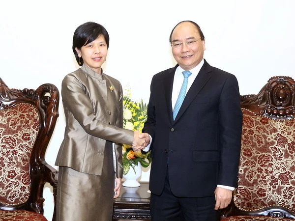 Thủ tướng Nguyễn Xuân Phúc tiếp Đại sứ Canada và Qatar | Vietnam+ ...
