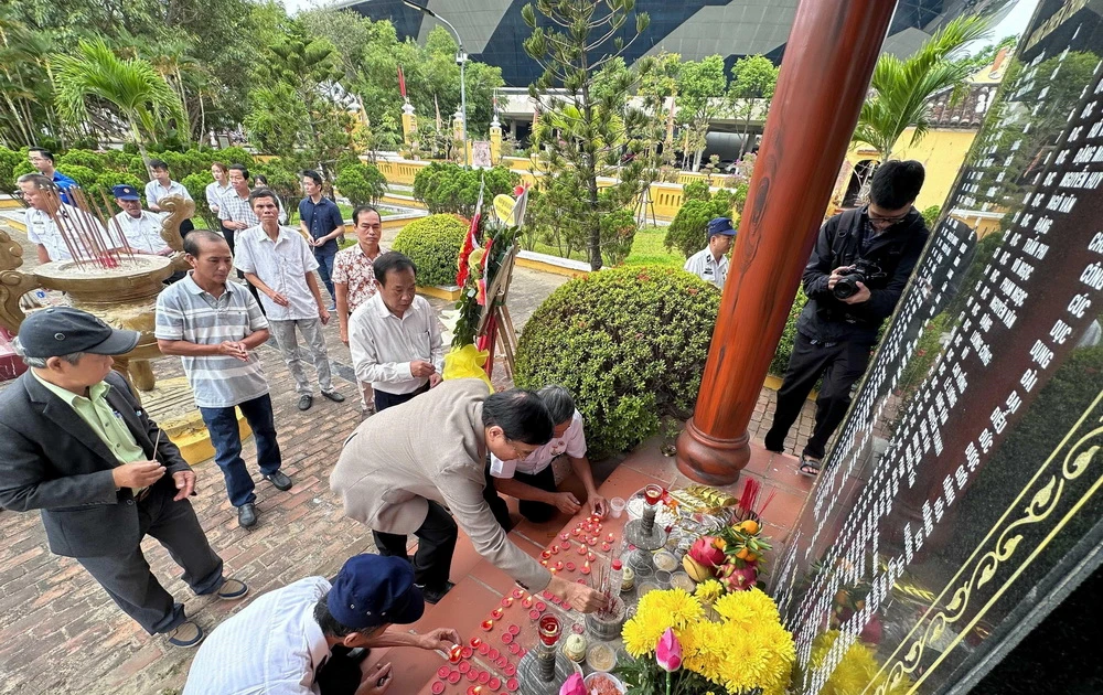 Đà Nẵng: Tưởng niệm, tri ân 64 liệt sỹ hy sinh tại đảo Gạc Ma ...