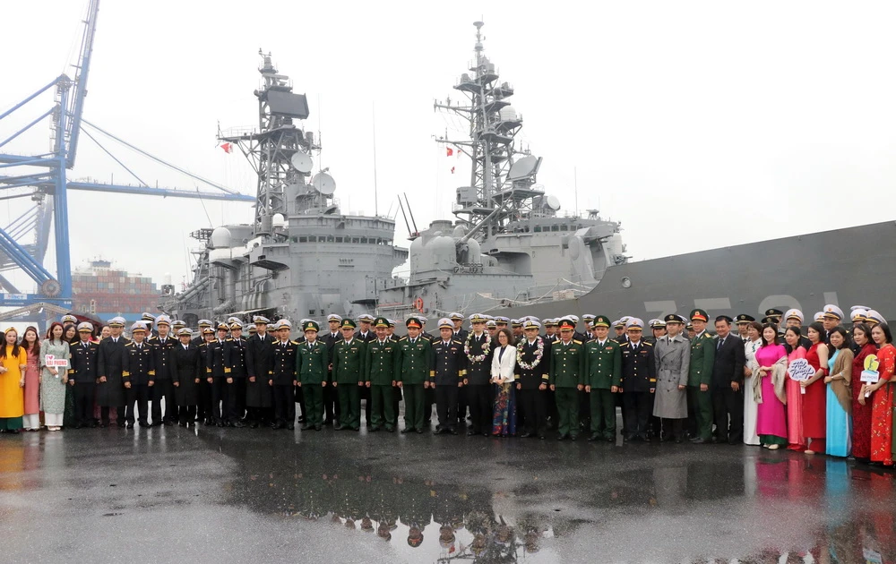 Biên đội tàu thuộc Lực lượng Tự vệ trên biển Nhật Bản thăm Hải Phòng ...