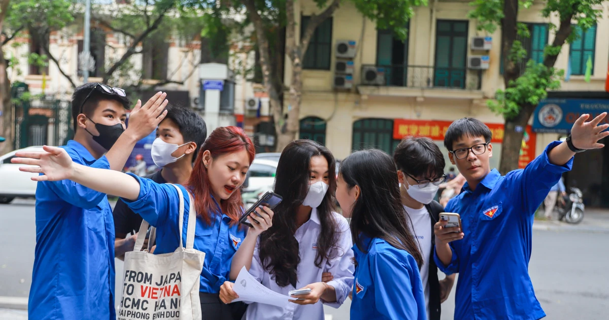 Hình ảnh đẹp về những lực lượng tham gia hỗ trợ kỳ thi TPHT Quốc gia ...