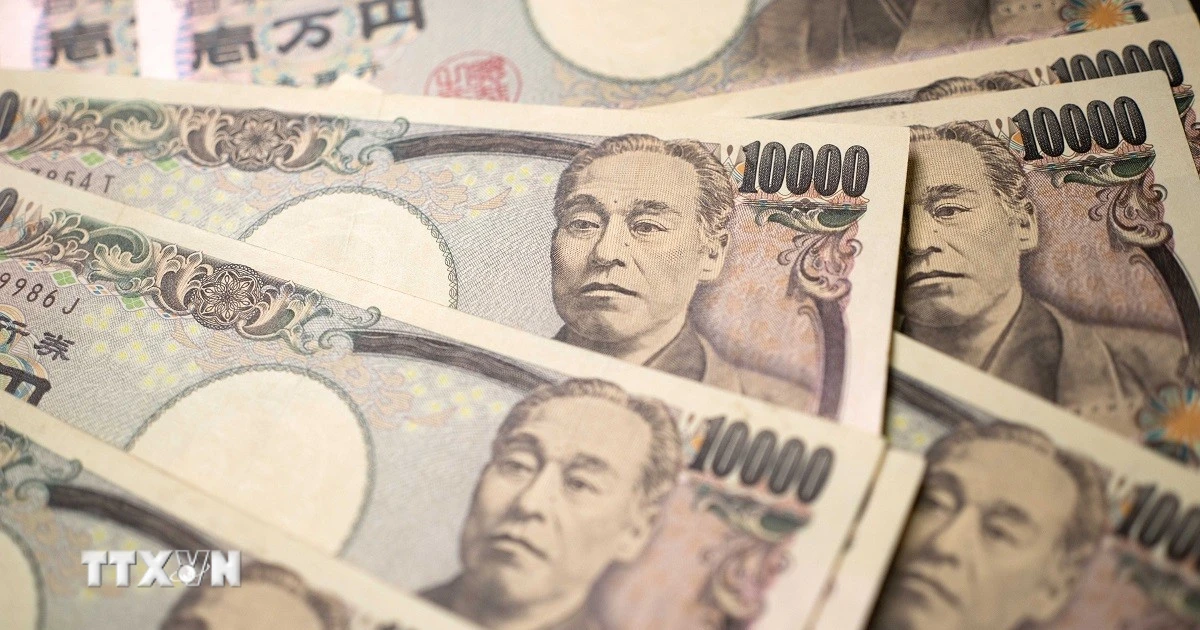 Đồng yen giảm sát mức 157 yen đổi 1 USD trước bầu cử Nhật Bản