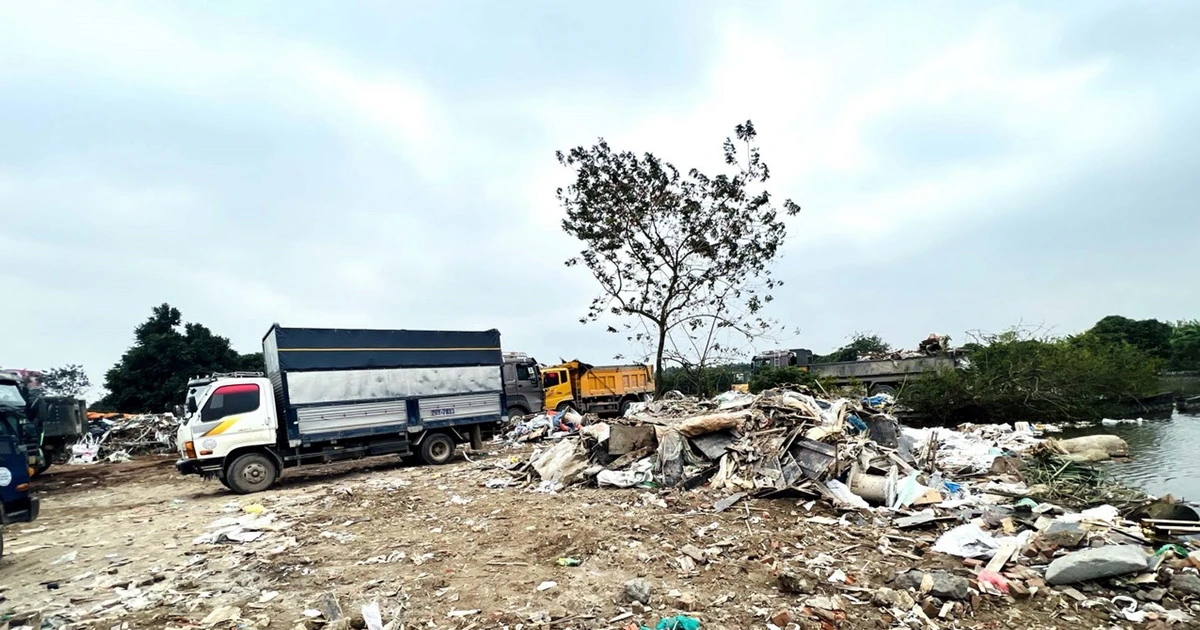 Hưng Yên: Khởi tố đối tượng đổ hơn 2.000 tấn chất thải rắn gây ô nhiễm | Vietnam+ (VietnamPlus)