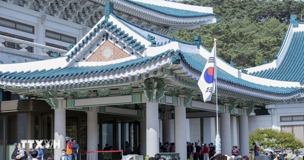 Tân Tổng thống Hàn Quốc chuyển văn phòng về Nhà Xanh | Vietnam+ ...