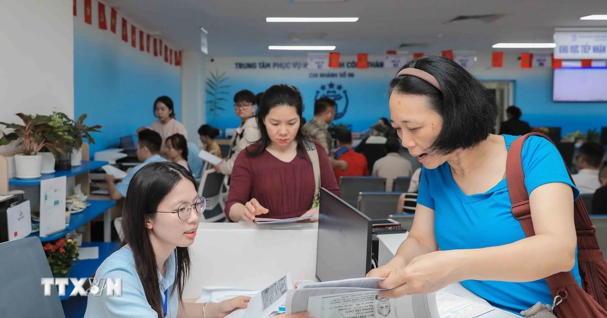 Hà Nội tăng cường giải quyết thủ tục hành chính, ưu tiên người có công ...