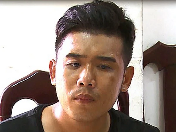 Phát hiện người nước ngoài dùng ngoại tệ giả đổi tiền Việt Nam ...