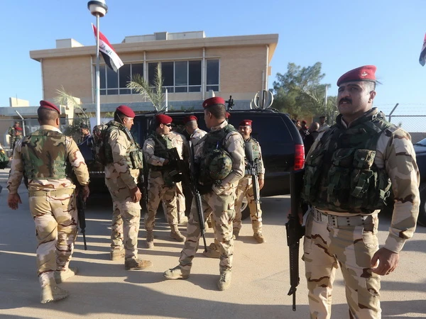 Iraq sa thải hơn 300 sỹ quan để cải tổ sức mạnh quân đội | Vietnam+ ...