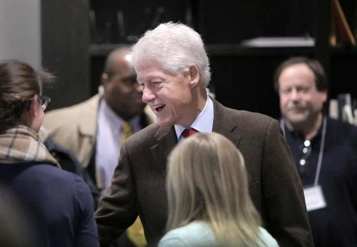Ông Bill Clinton bị nghi vận động tranh cử cho vợ tại điểm bỏ phiếu ...