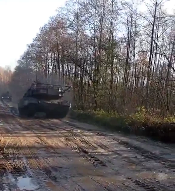 Ukraine tung video về đoàn xe tăng Leopard 2 di chuyển ngoài mặt trận ...