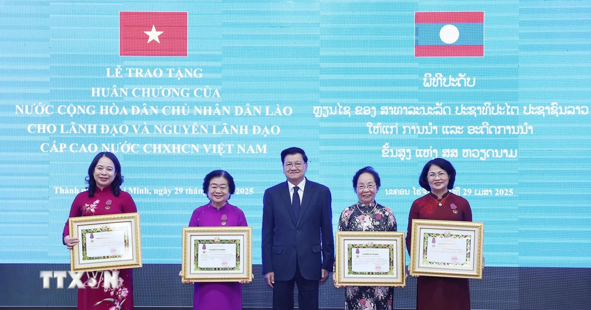 Lễ trao Huân chương Tự do hạng Nhất của Nhà nước Lào tặng Lãnh đạo cấp ...