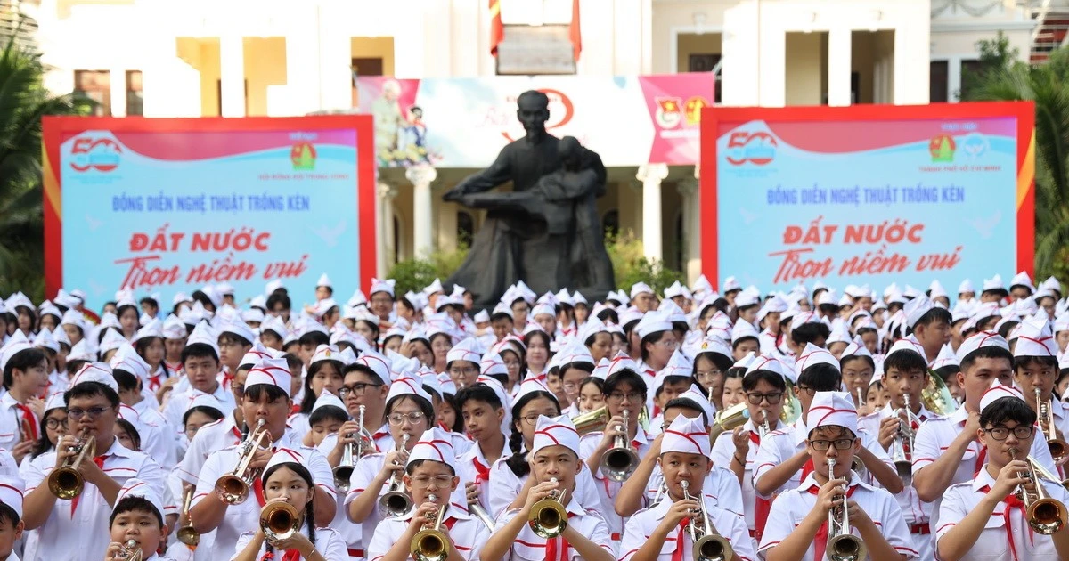 Hơn 10.000 đội viên tham gia đồng diễn trống kèn chủ đề “Đất nước trọn ...