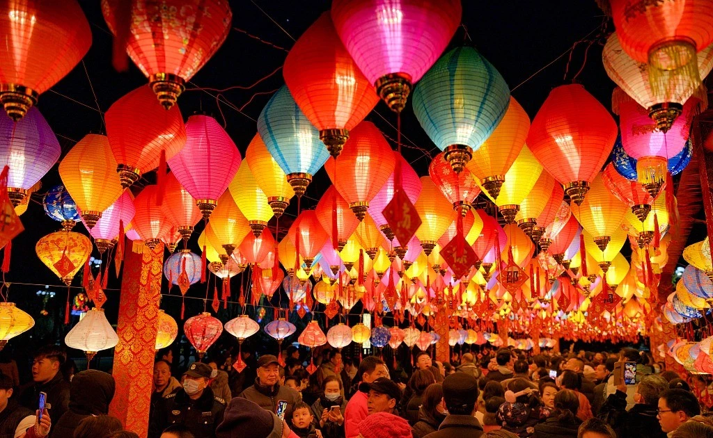 Khám phá lễ hội lồng đèn nổi bật nhất châu Á | Vietnam+ (VietnamPlus)