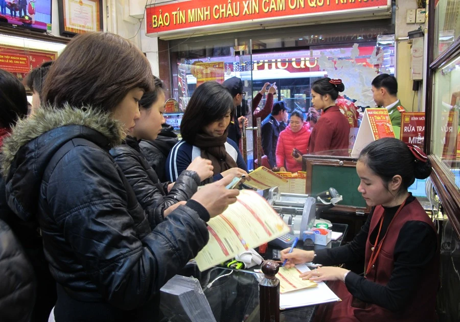 Giá vàng Rồng Thăng Long cao hơn thương hiệu SJC khoảng 140.000 đồng | Vietnam+ (VietnamPlus)