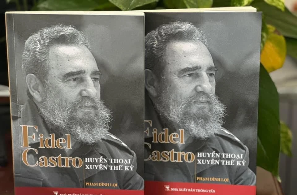 Hai cuốn sách khắc họa chân dung của Chủ tịch Cuba Fidel Castro ...