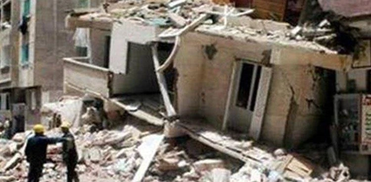 Tòa nhà 3 tầng đang xây dựng đổ sập khiến ít nhất 15 người thiệt mạng ...