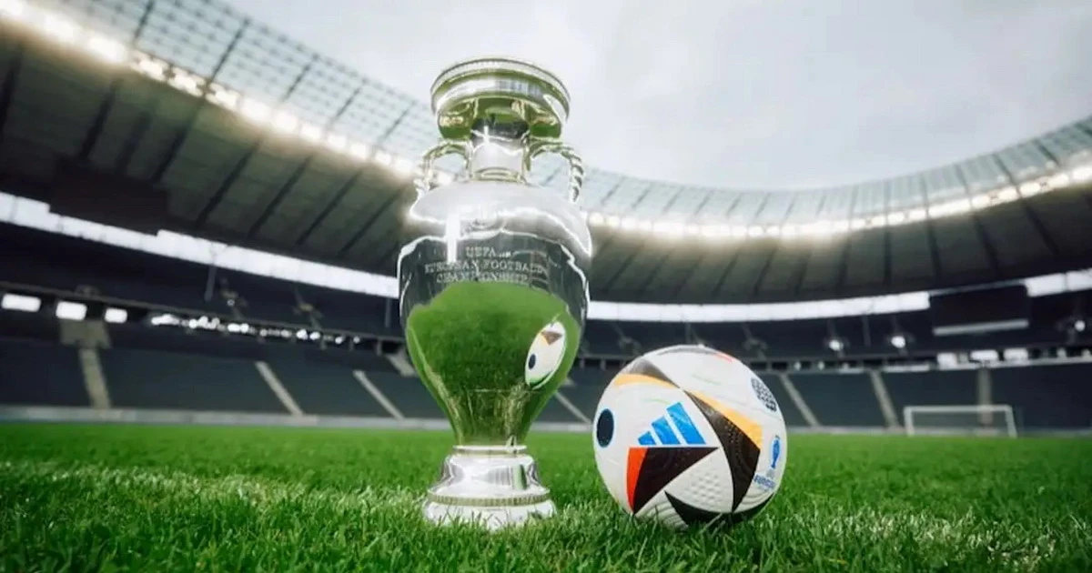Trái bóng Fussballliebe - biểu tượng độc đáo của EURO 2024 | Vietnam+ ...