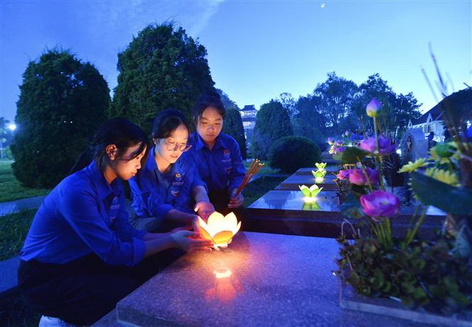 Đồng loạt thắp nến tri ân trên hàng triệu phần mộ liệt sỹ khắp cả nước ...