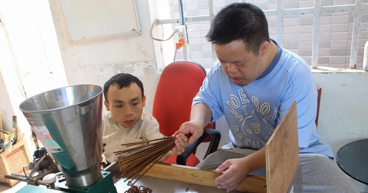 Chung tay "Thắp sáng tương tai" cho các nạn nhân chất độc da cam/dioxin ...